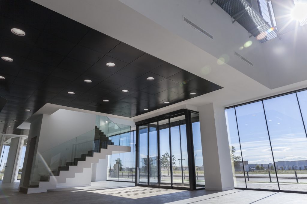 LAMA MULTIPANEL - THU Ceiling Solutions